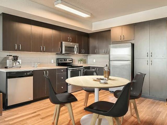 Studio, 1 bath, Apartment 2625 SE Hawthorne Blvd