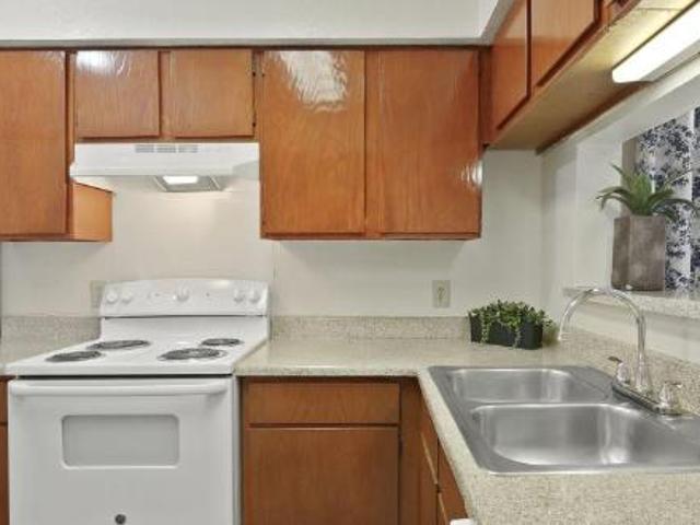 Studio, 1 bath, Apartment 2861 Franklin Drive