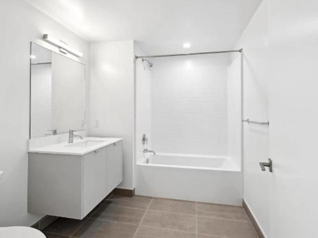 Studio, 1 bath, Apartment 2903 Lincoln Blvd