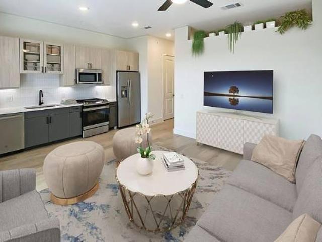 Studio, 1 bath, Apartment 2929 Oak Lawn Ave