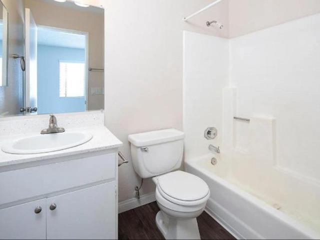 Studio, 1 bath, Apartment 2939 Broadway