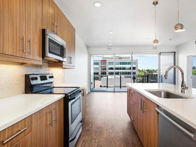 Studio, 1 bath, Apartment 2930 E 2nd Ave