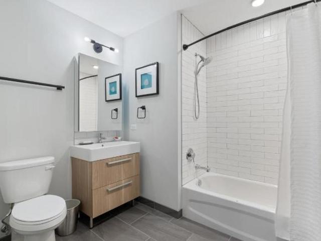 Studio, 1 bath, Apartment 29 La Salle St