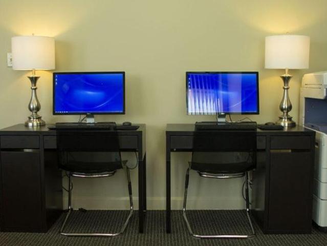 Studio, 1 bath, Apartment 300 W Lombard St