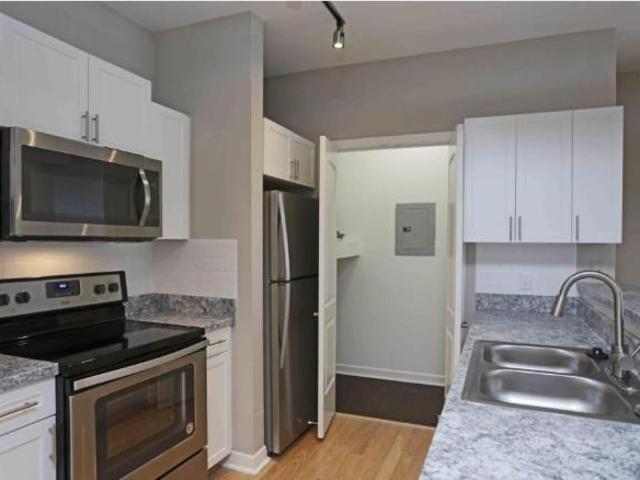 Studio, 1 bath, Apartment 3096 N Hall Street Suite 173
