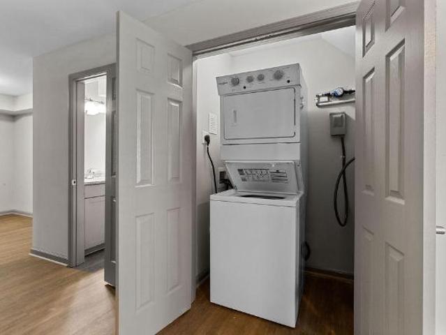 Studio, 1 bath, Apartment 3143 Central Ave