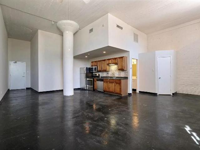 Studio, 1 bath, Apartment 3200 Main Street