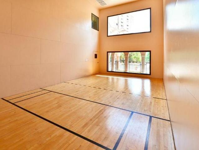 Studio, 1 bath, Apartment 3200 Maple Ave
