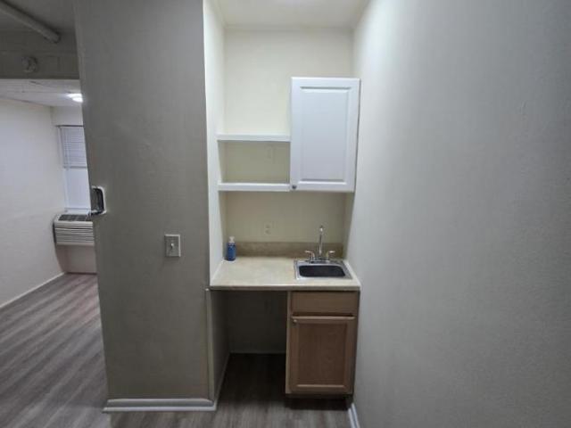 Studio, 1 bath, Apartment 3200 West 9th Street
