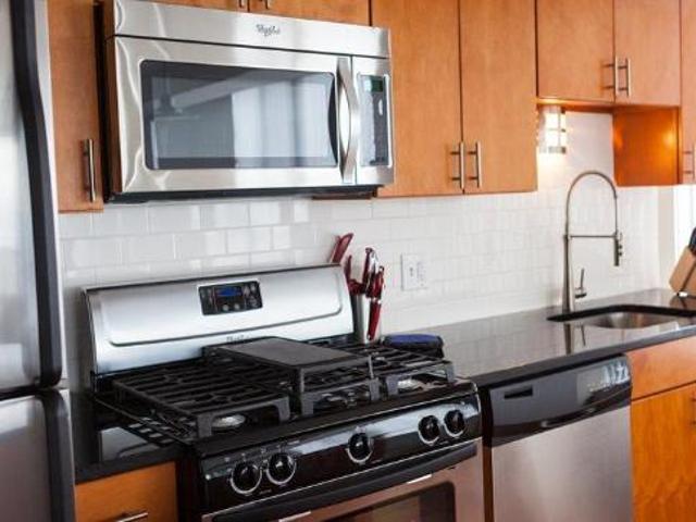 Studio, 1 bath, Apartment 3233 S King Dr