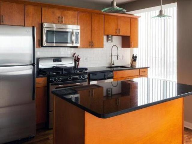 Studio, 1 bath, Apartment 3233 S King Dr