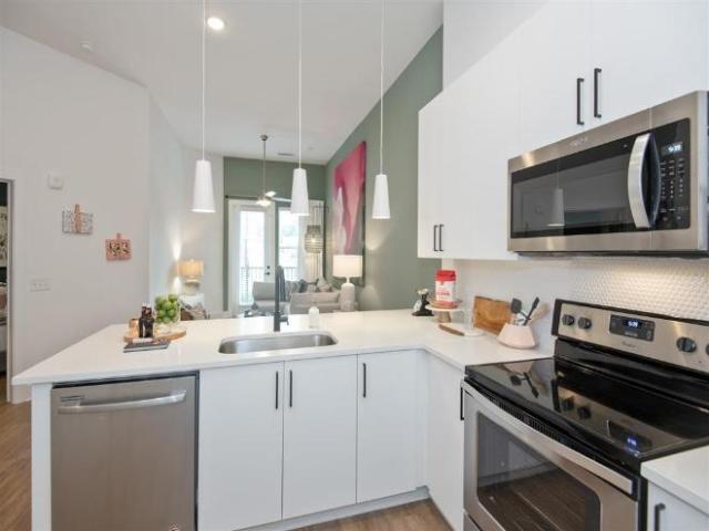 Studio, 1 bath, Apartment 327 W Tremont Ave