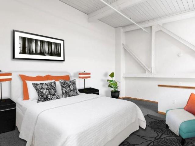 Studio, 1 bath, Apartment 3340 SE Morrison St