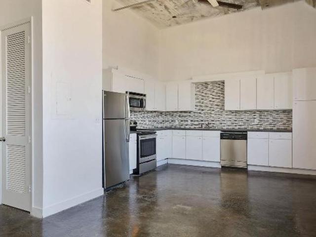 Studio, 1 bath, Apartment 3401 Commerce Street Suite 100