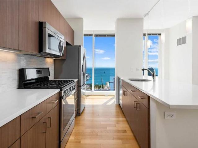 Studio, 1 bath, Apartment 340 E North Water St