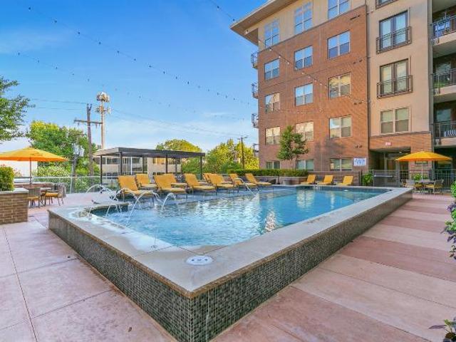 Studio, 1 bath, Apartment 3411 Oak Grove Avenue