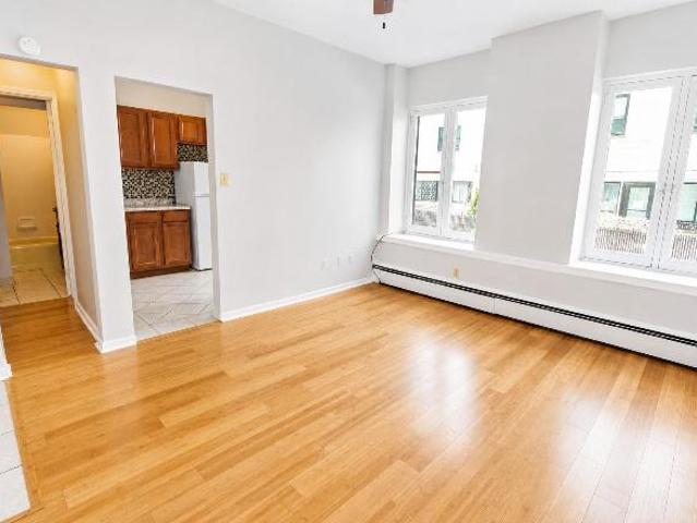 Studio, 1 bath, Apartment 341 South Highland Avenue