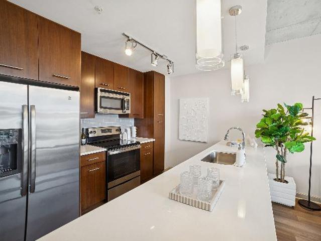 Studio, 1 bath, Apartment 3601 Market St