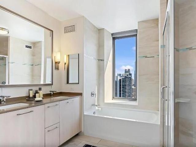 Studio, 1 bath, Apartment 360 W Hubbard St