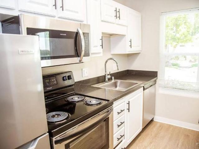 Studio, 1 bath, Apartment 3644 Kings Way