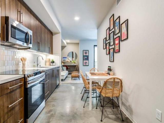 Studio, 1 bath, Apartment 372 4th Avenue