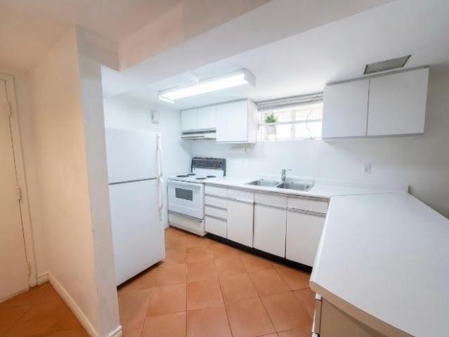 Studio, 1 bath, Apartment 380 Davenport Road