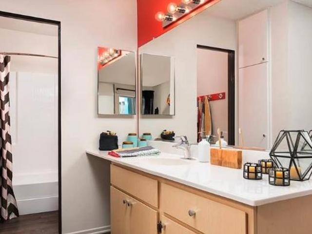 Studio, 1 bath, Apartment 3883 Ingraham St