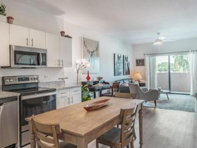 Studio, 1 bath, Apartment 3890 Davie Rd