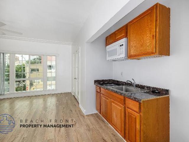 Studio, 1 bath, Apartment 3900 Ingraham St