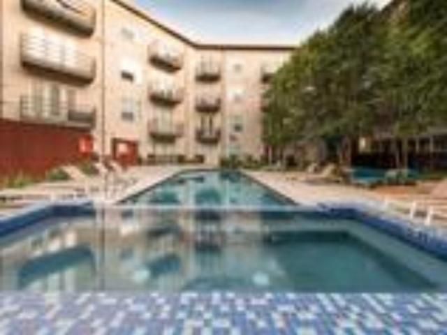Studio, 1 bath, Apartment 390 E Oakenwald Street