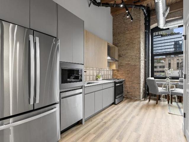 Studio, 1 bath, Condo 143 W Ohio