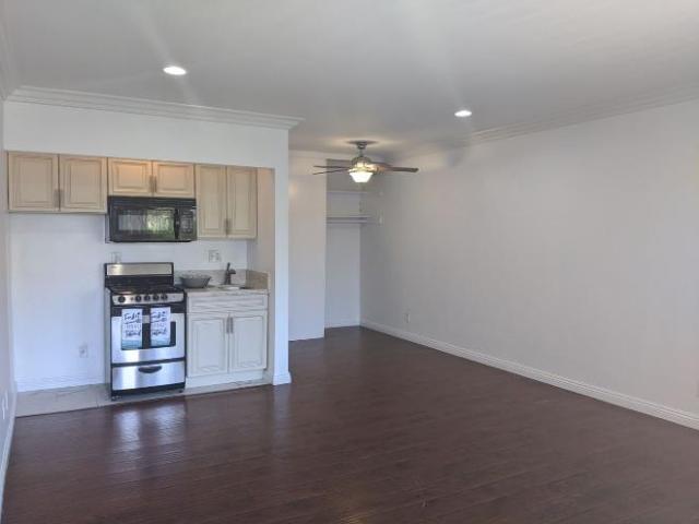 Studio, 1 bath, Condo 14024 Oxnard St