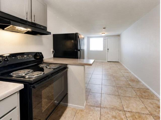 Studio, 1 bath, Condo 1402 W Mercer Ln