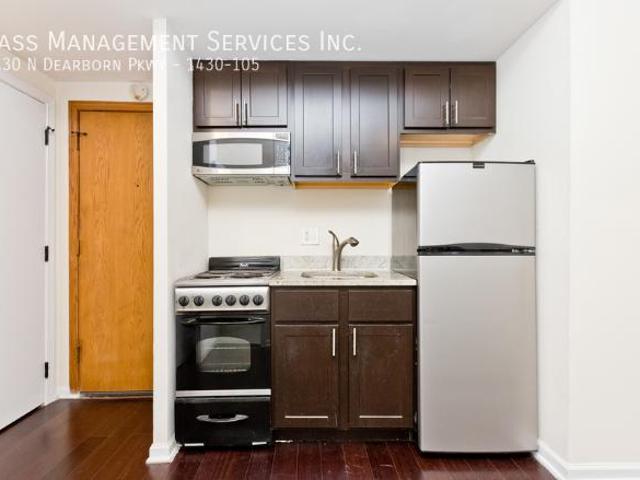 Studio, 1 bath, Condo 1430 N Dearborn Pkwy