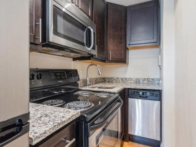 Studio, 1 bath, Condo 1430 N Dearborn Pkwy