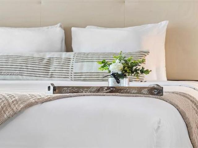 Studio, 1 bath, Condo 1437 Collins Ave