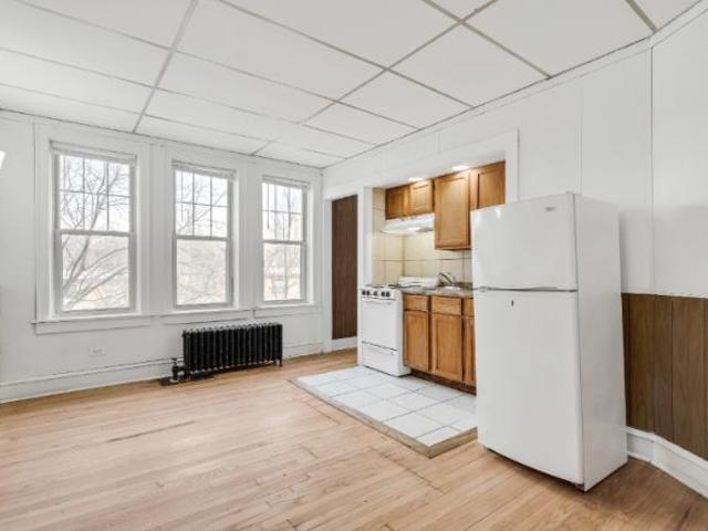 Studio, 1 bath, Condo 1440 W Howard St