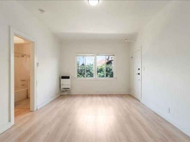 Studio, 1 bath, Condo 1475 W Adams Blvd
