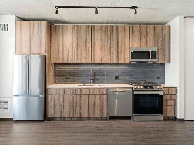 Studio, 1 bath, Condo 149 N Ashland