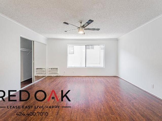 Studio, 1 bath, Condo 1522 North Formosa Avenue