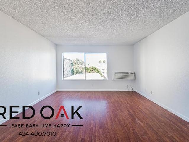 Studio, 1 bath, Condo 1522 North Formosa Avenue