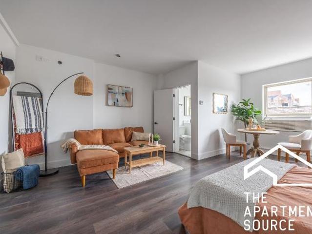 Studio, 1 bath, Condo 1555 West Hollywood Avenue