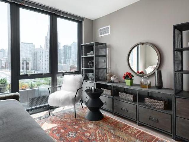 Studio, 1 bath, Condo 155 W Erie Ave
