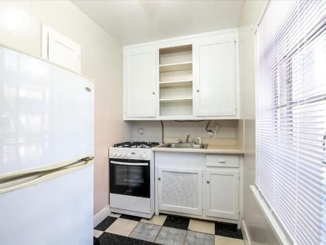 Studio, 1 bath, Condo 1563 Washington St