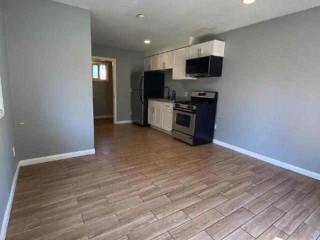 Studio, 1 bath, Condo 1610 12 Dahlia Ave