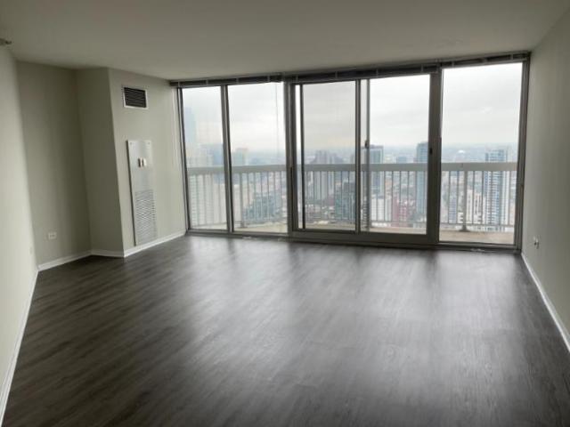 Studio, 1 bath, Condo 16 W Grand Ave