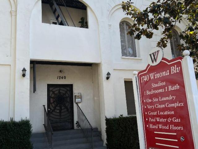 Studio, 1 bath, Condo 1740 N Winona Blvd