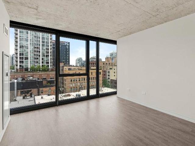 Studio, 1 bath, Condo 179 W Huron St