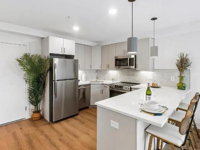 Studio, 1 bath, Condo 1813 N Howard St