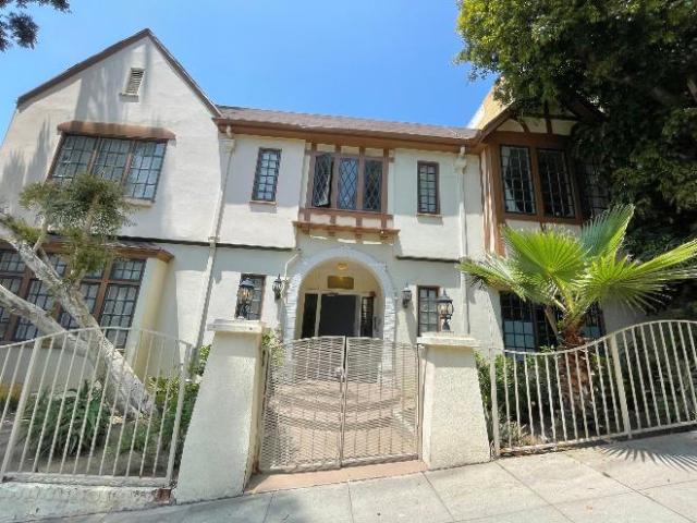 Studio, 1 bath, Condo 1825 N Ivar Ave